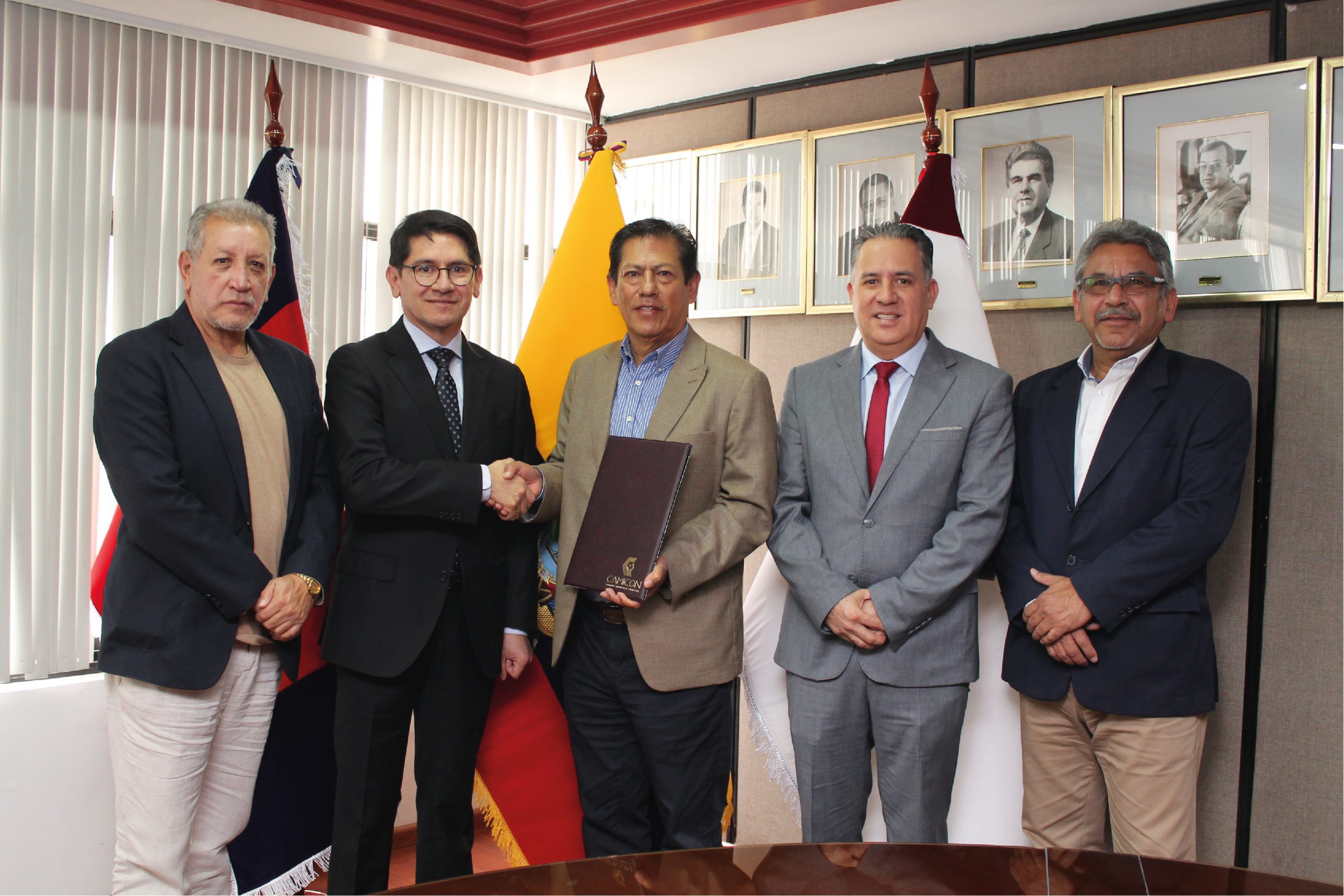 La CAMICON y el Banco General Rumiñahui consolidan un importante ...